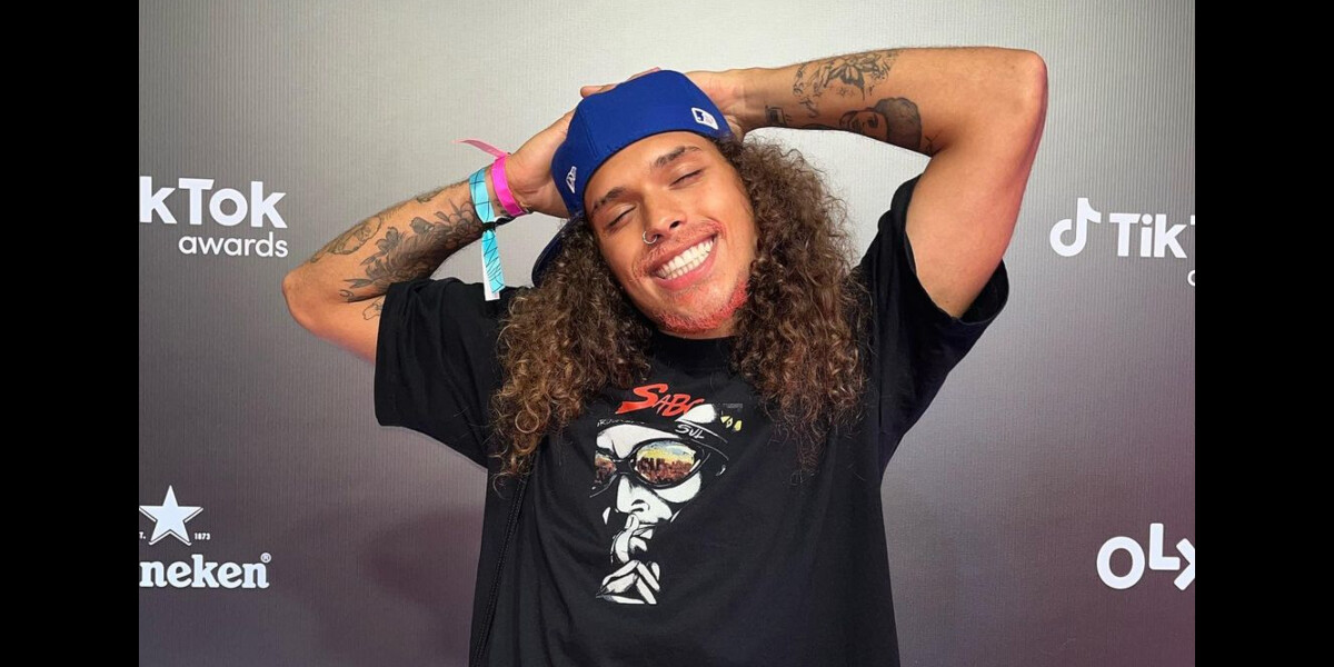 Foto: Vitão é detonado pela web após mostrar cabelo novo - Purepeople