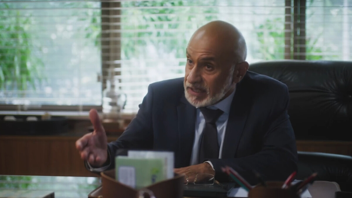 Foto: Silvério (Samir Murad) conta suas descobertas sobre Agatha (Eliane Giardini) no capítulo ...