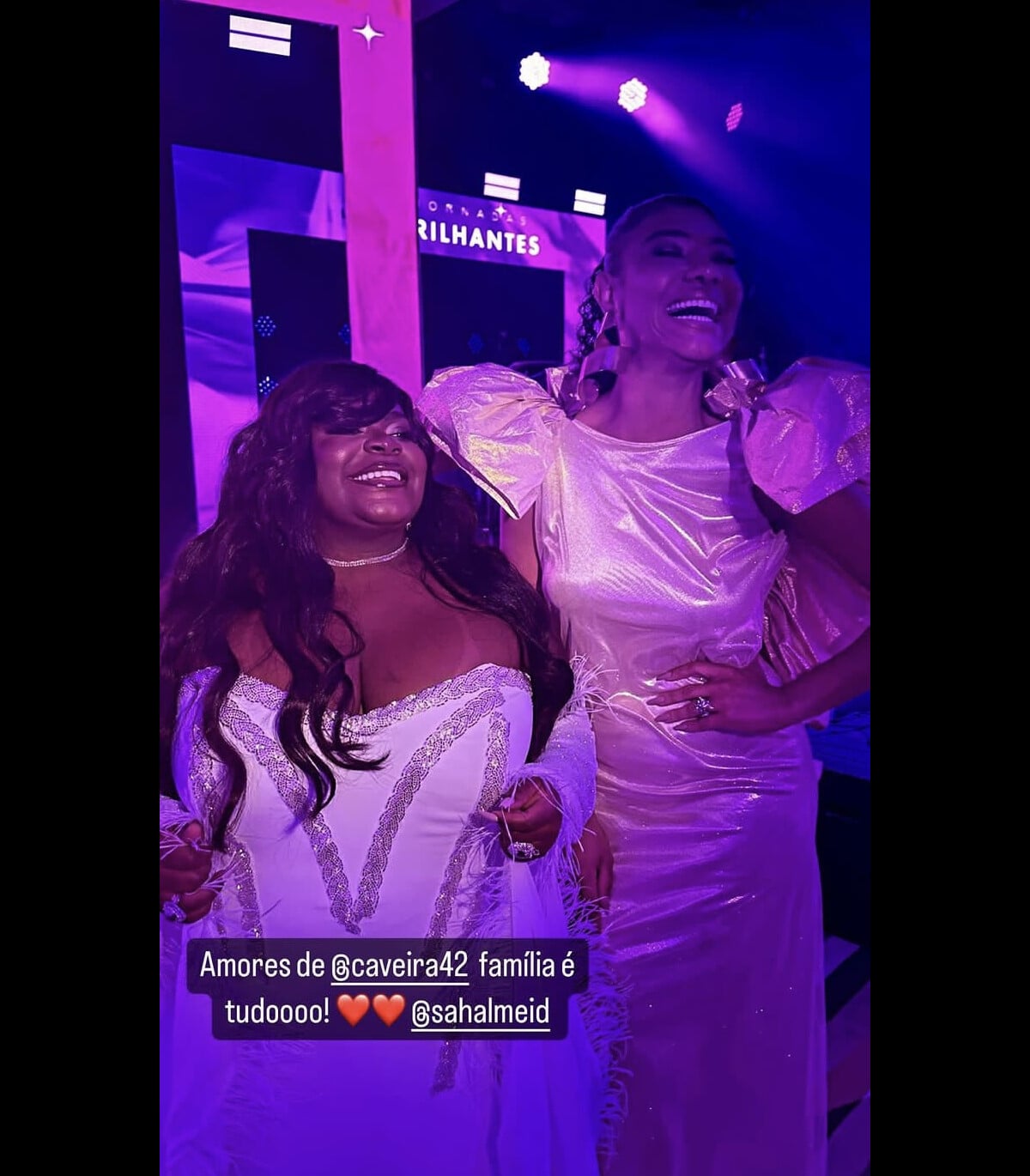 Foto: Jojo Todynho aposta em vestido branco decotado com detalhes em ...