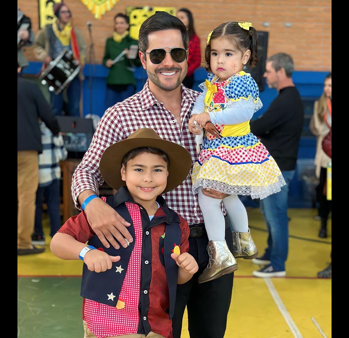 Foto: Casada com Cacá Diniz, Simone Mendes é mãe de Henry e Zaya ...
