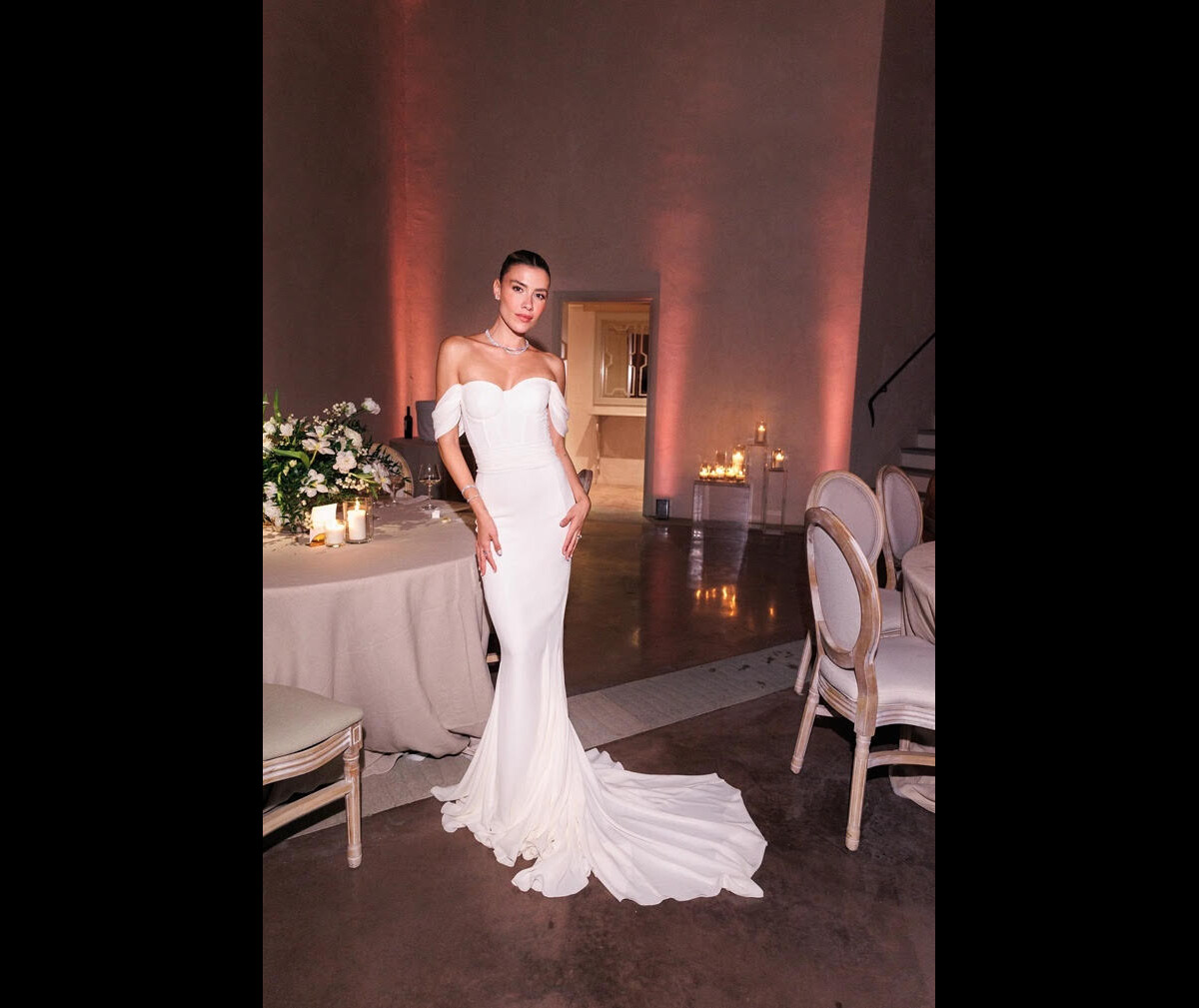 Foto: Vestido de noiva de Michelle Salas foi justo ao corpo da modelo e ...