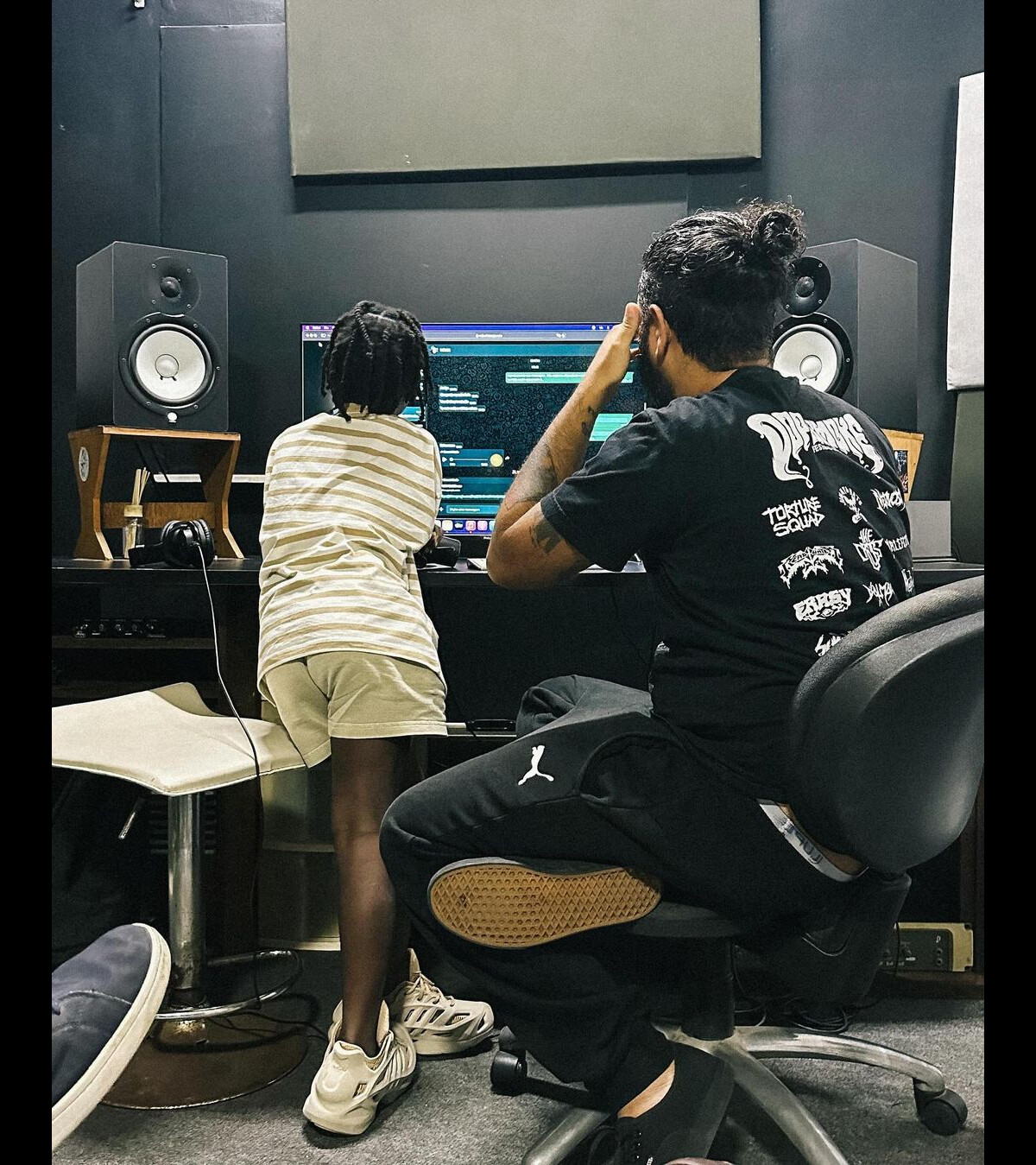 Foto: Bruno Gagliasso se emociona ao ver Bless realizando sonho de gravar rap: 'Ver de perto sua ...