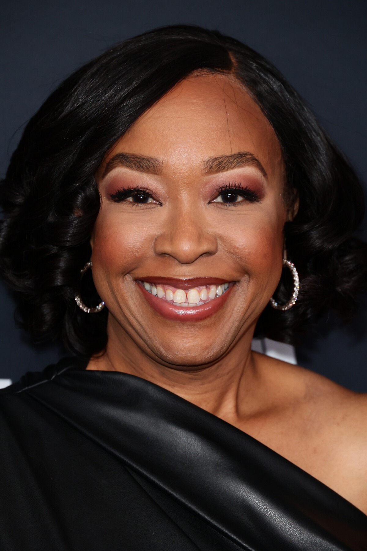 Foto: Shonda Rhimes ainda falou sobre as cenas quentes de 'Bridgerton ...