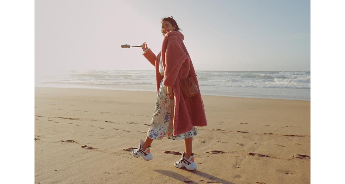 Foto: Sobretudo tipo teddy cor de rosa foi usado por Bruna Marquezine ...