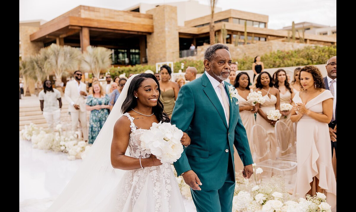Foto: Ao longo da celebração e festa, Simone Biles usou quatro vestidos ...