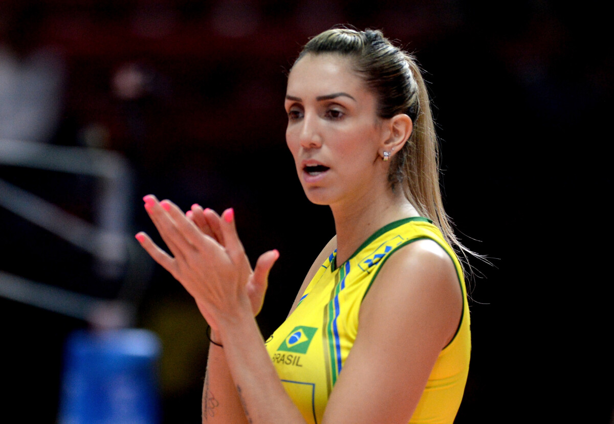 Foto: Desde 2013, a jogadora de vôlei da seleção brasileira vem ...