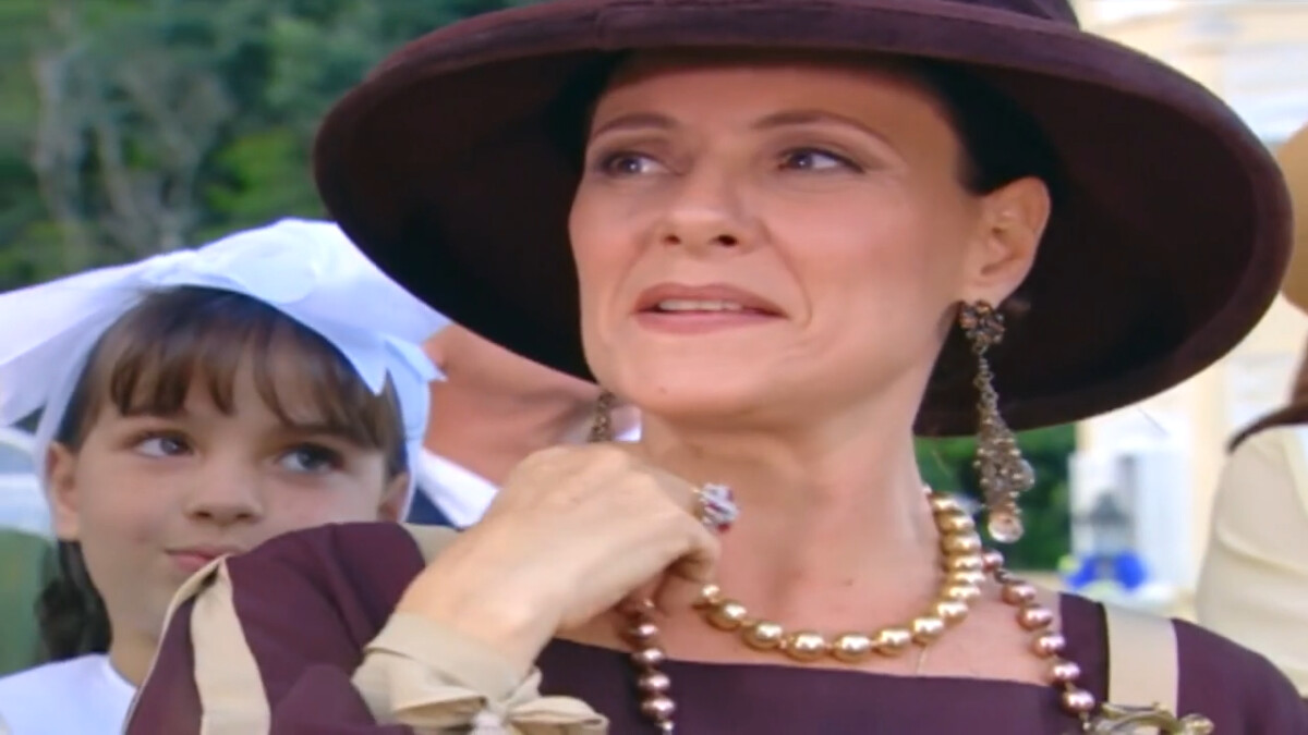 Foto: Elizabeth Savala viveu a vilã cômica Jezebel na novela 'Chocolate ...