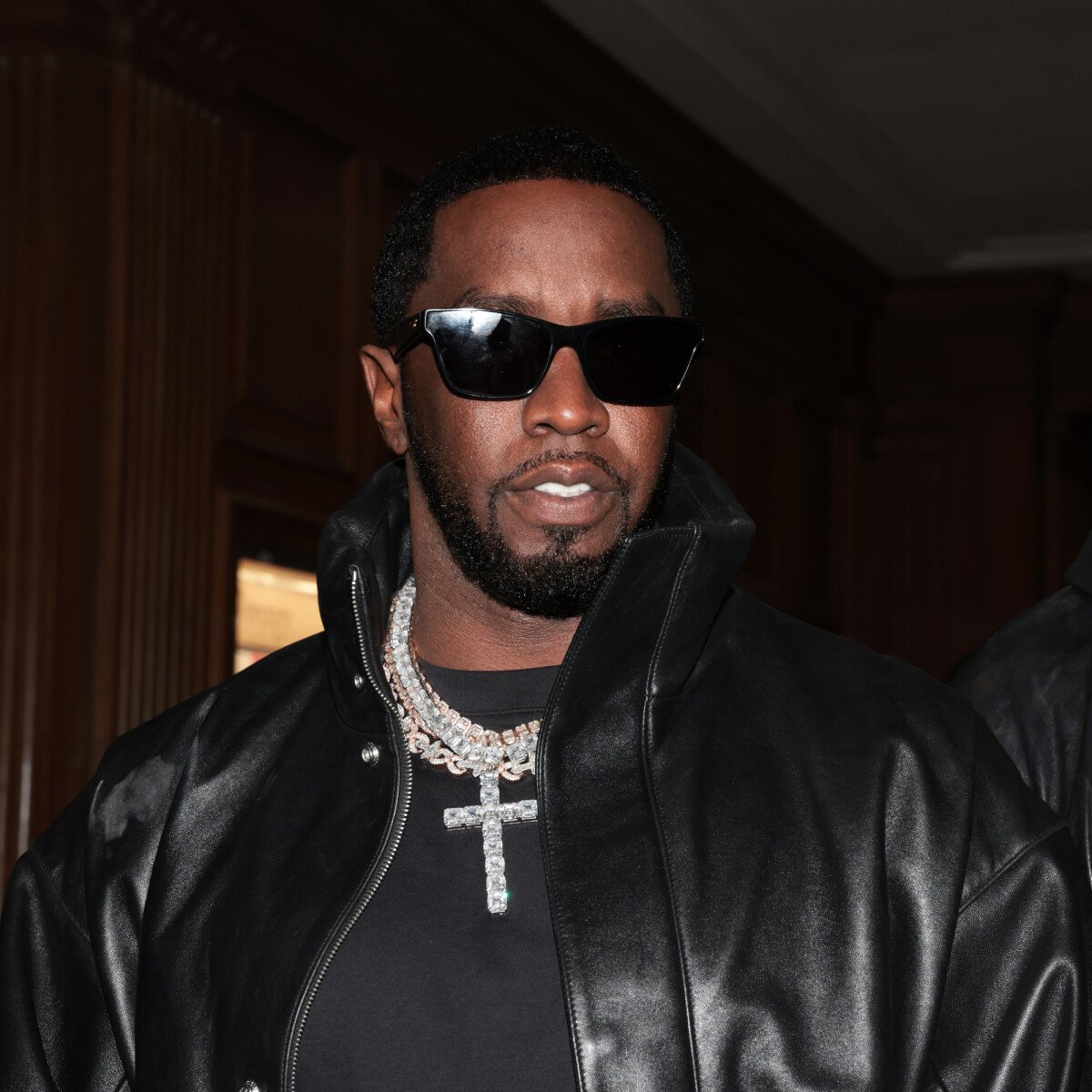 Foto: P. Diddy recebeu visita de familiar na cadeia e passou por ...