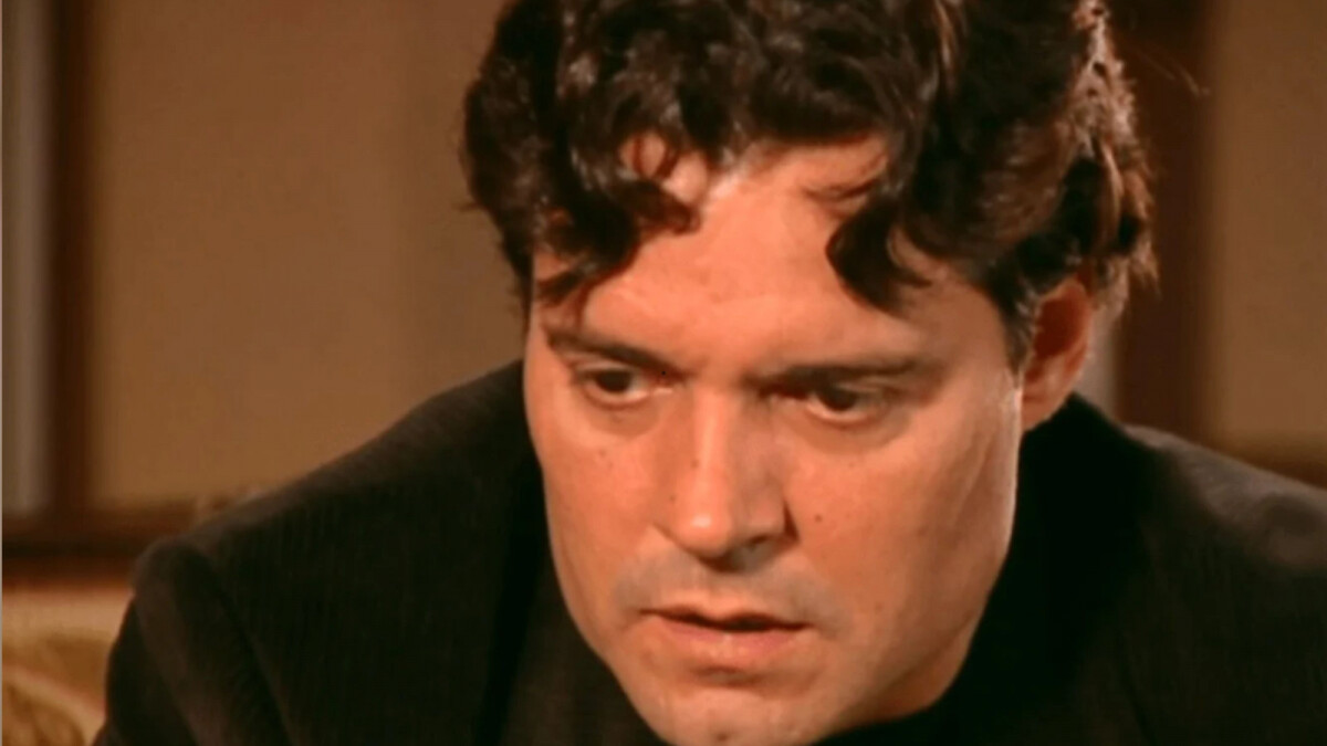 Foto: Julian (Felipe Camargo) salva a vida de Alexandra (Nivea Stelmann ...