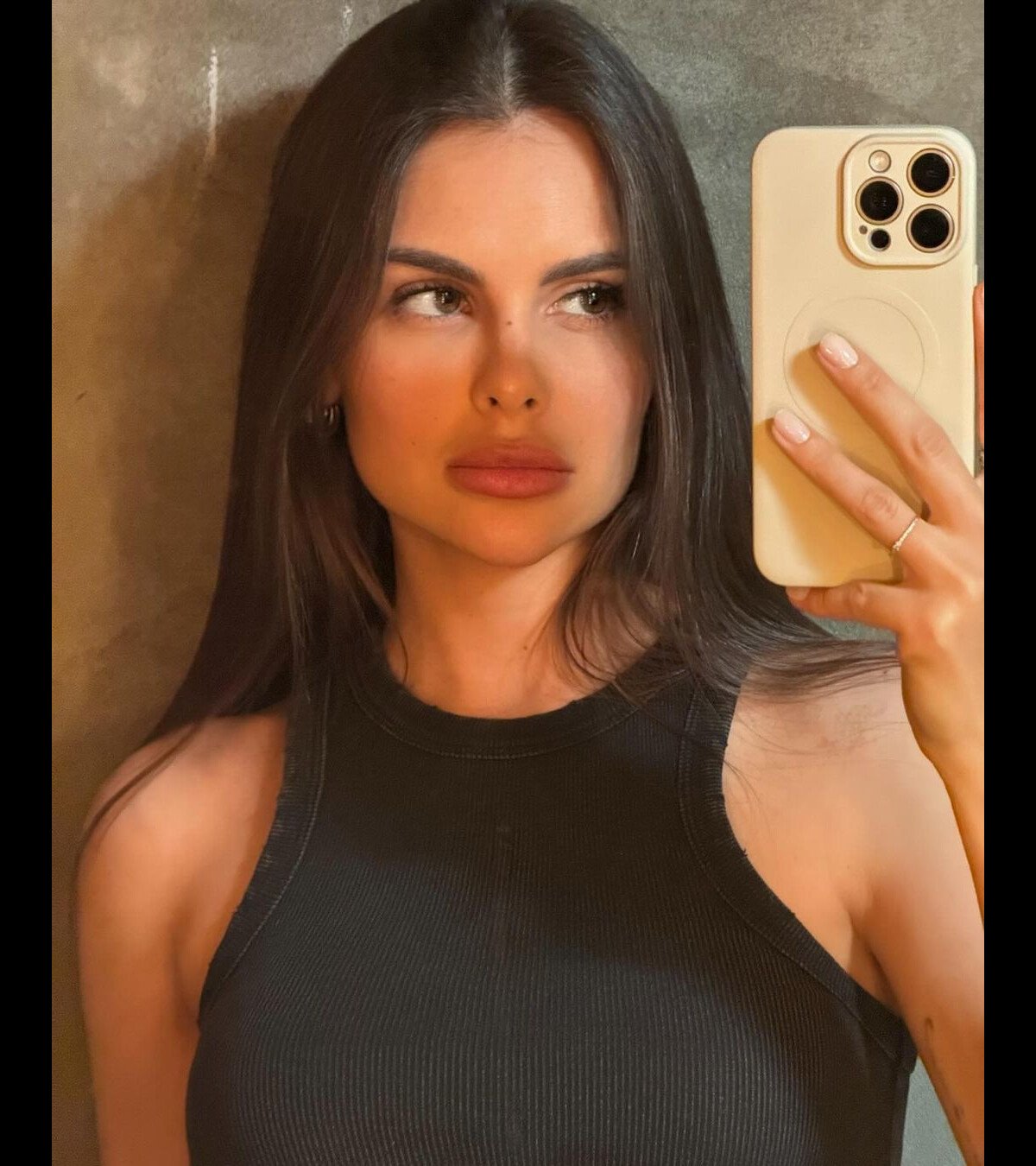 Foto: Amanda Kimberlly chamou atenção de seguidores após curtir ...