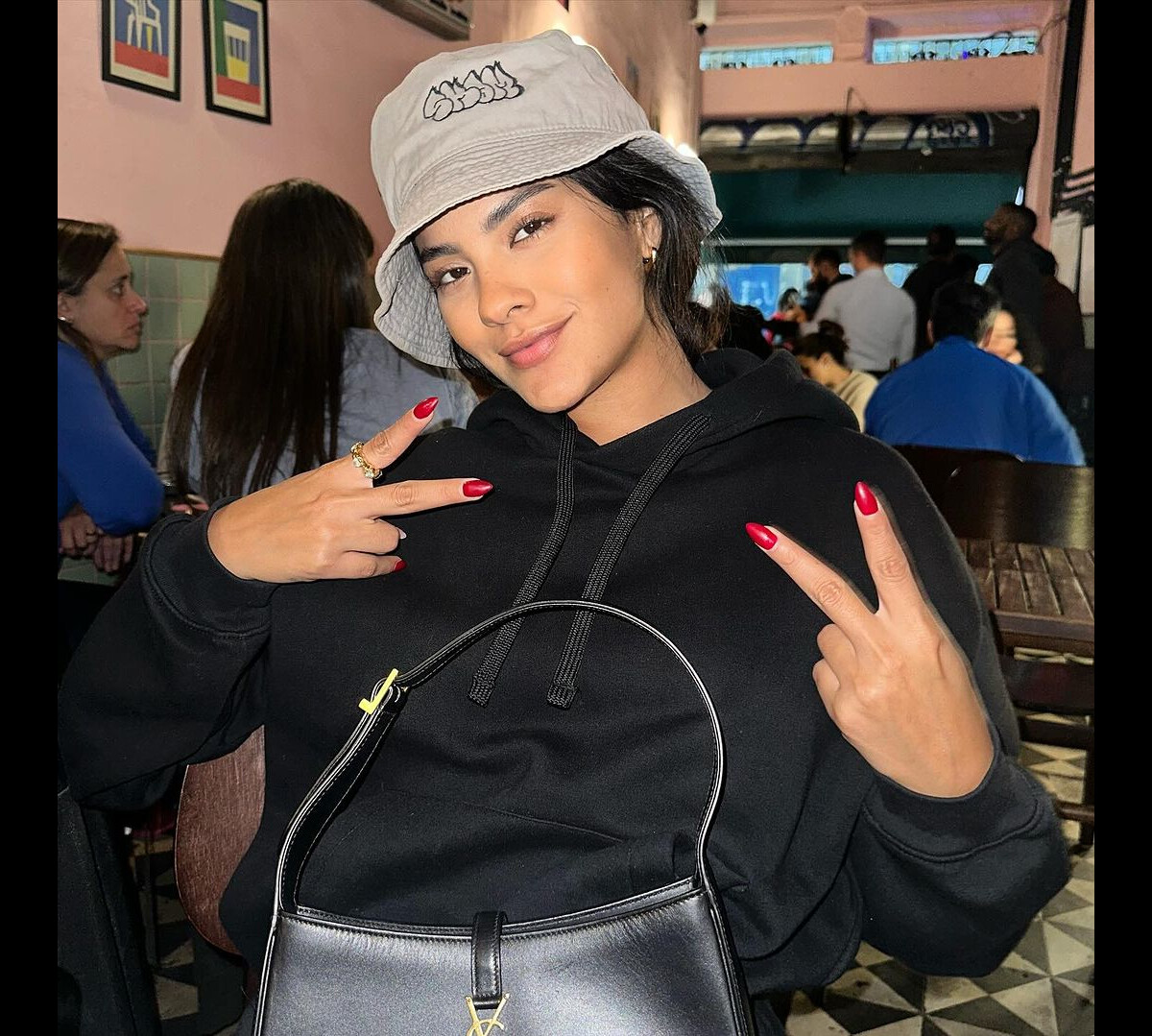 Foto: Bella Campos está confirmada como a Maria de Fátima no remake de ...