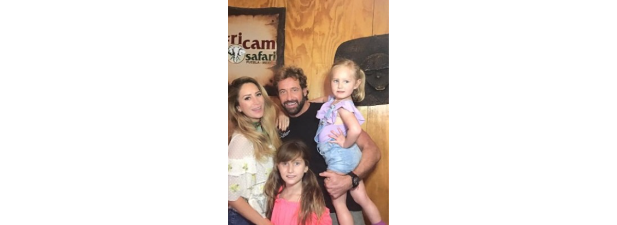 Foto: Gabriel Soto como a filhas e Geraldine Bazan, sua ex-mulher ...