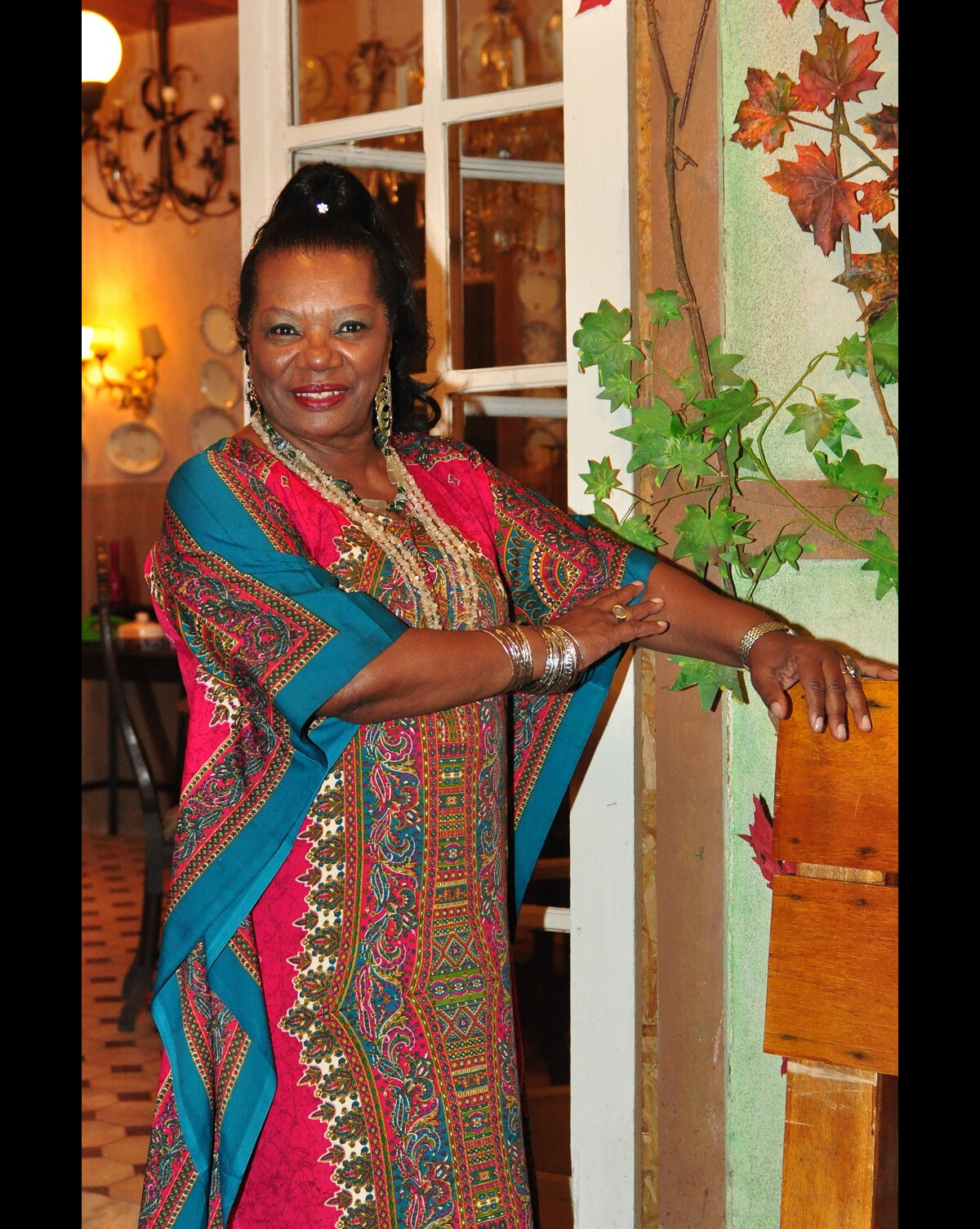 Foto: Neusa Borges tem crise de labirintite e é levada para hospital ...