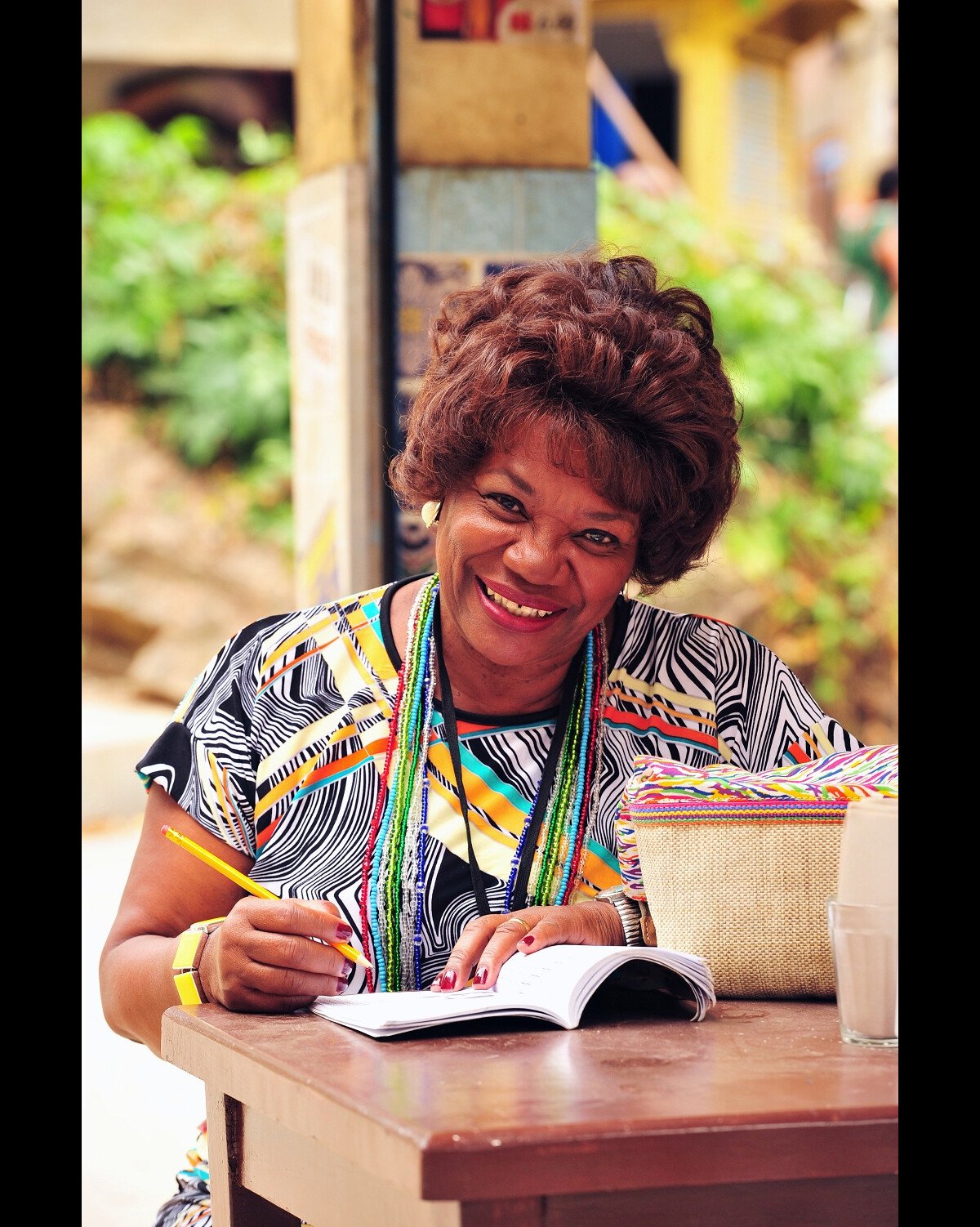 Foto: Neusa Borges passa mal durante gravação de 'Salve Jorge' e é ...