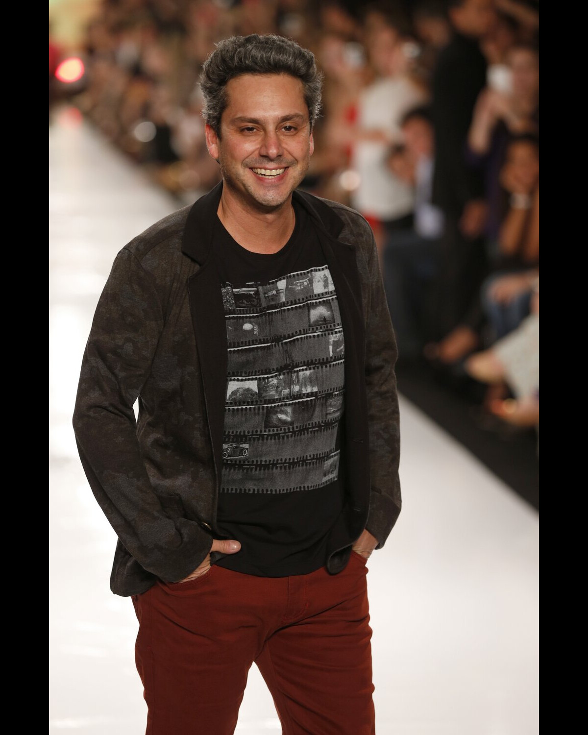 Foto: Alexandre Nero desfila no Paraná - Purepeople