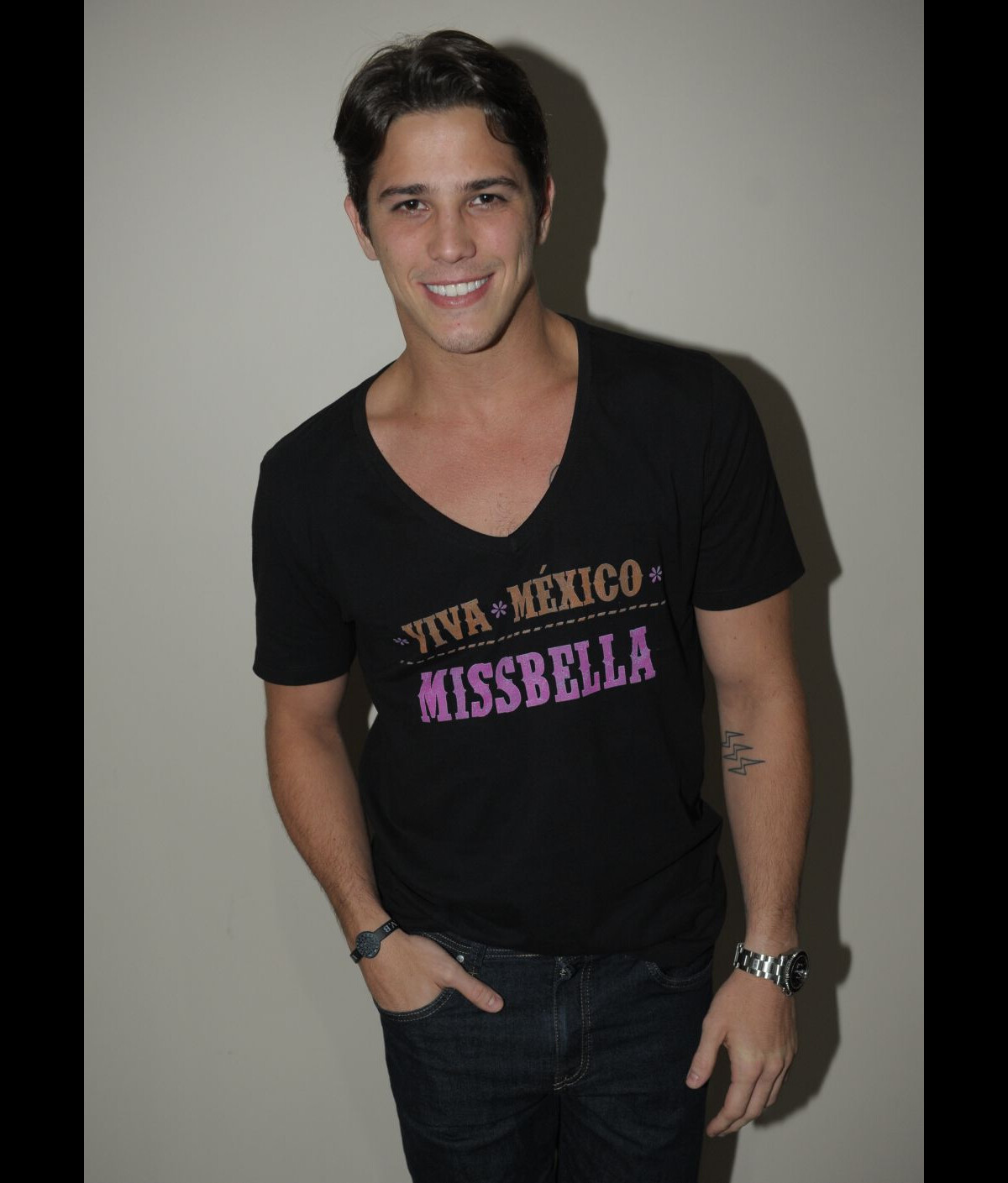 Foto: Rômulo Neto diz que não vê problemas com a fama de galã - Purepeople