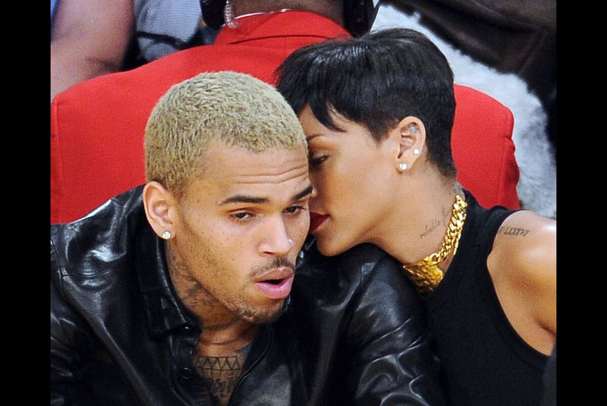 Foto: Rihanna fala no ouvidinho de Chris Brown - Purepeople