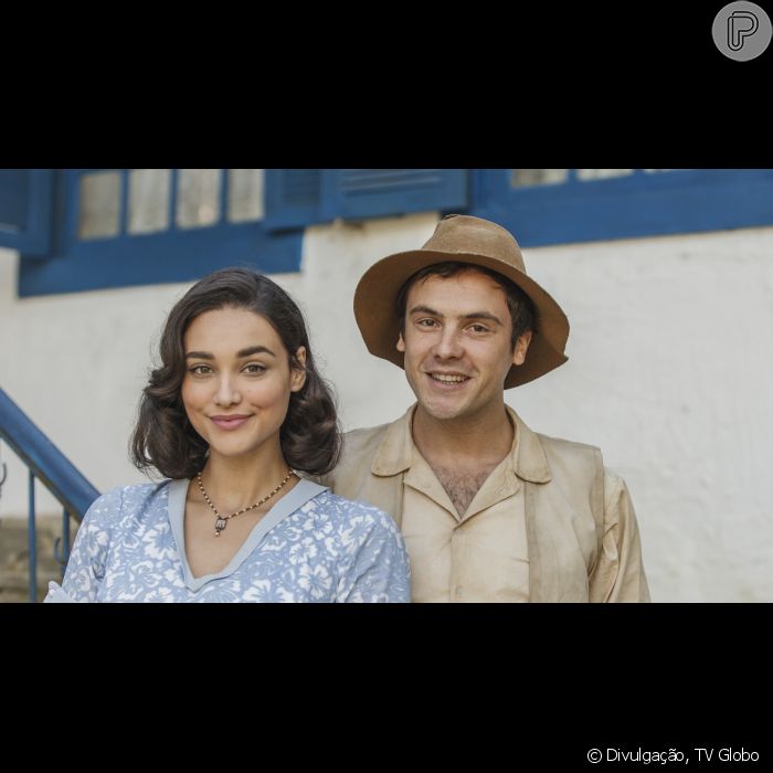 Na novela 'Êta Mundo Bom!', Filomena (Débora Nascimento) dà à luz o ...