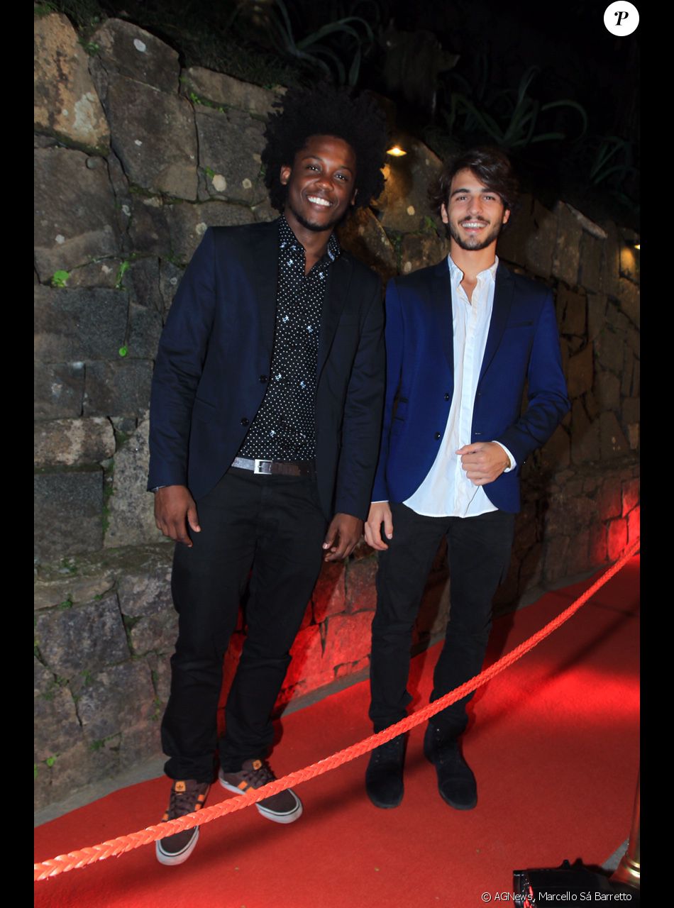 Brenno Leone foi com o ator Maicon Rodrigues à festa de aniversário de ...