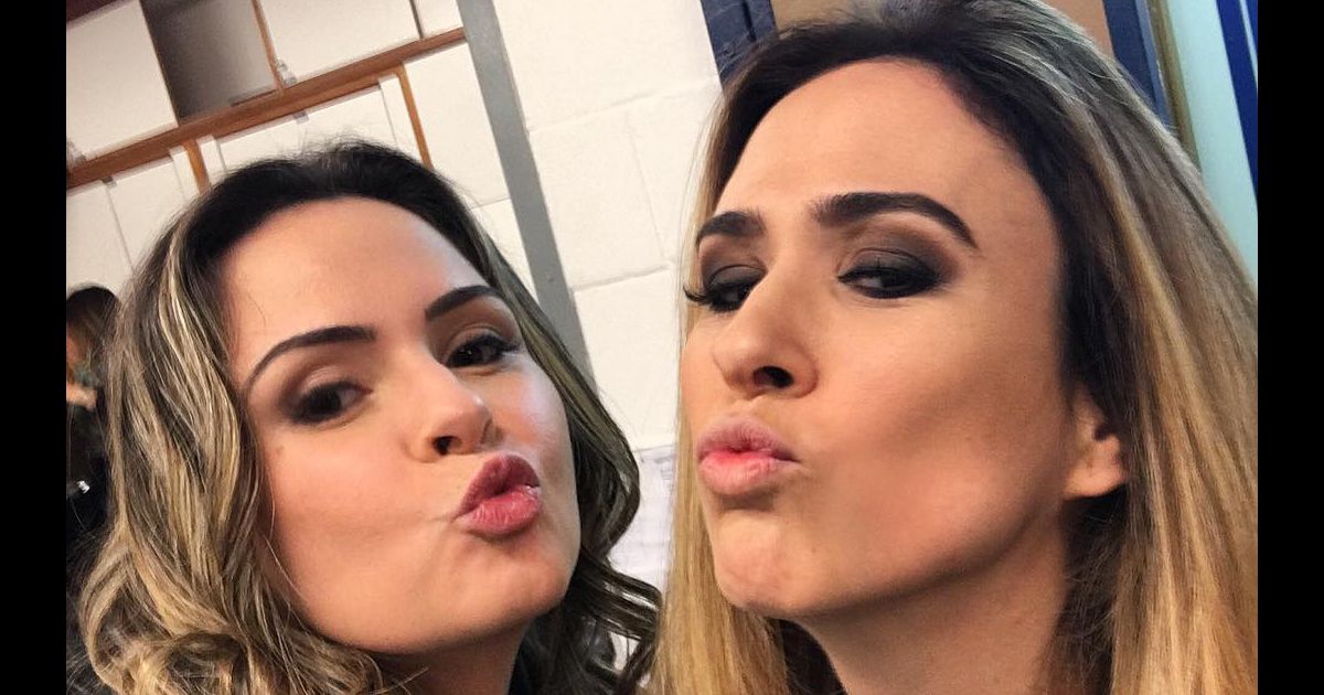 Ex-BBB Ana Paula Renault também posou com Tatá Werneck no Projac ...