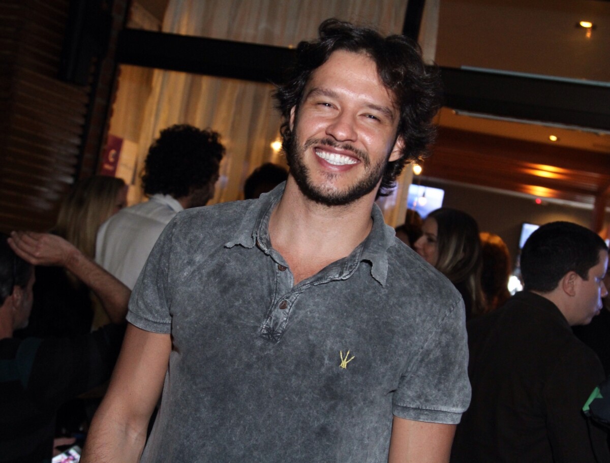 Foto: Nando Rodrigues está solteiro desde o fim do namoro com Yanna ...