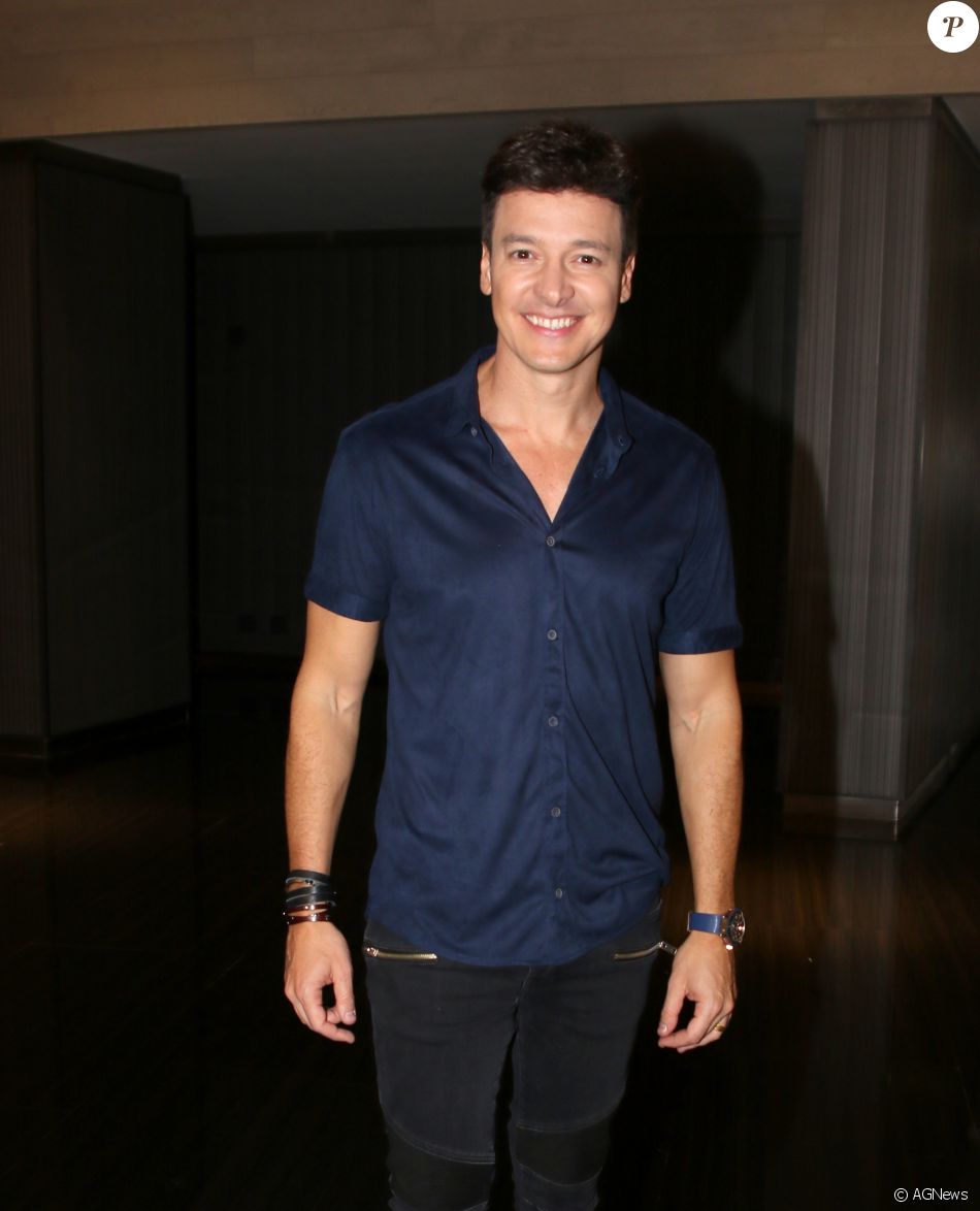 Rodrigo Faro, apresentador da Record, completou 43 anos - Purepeople