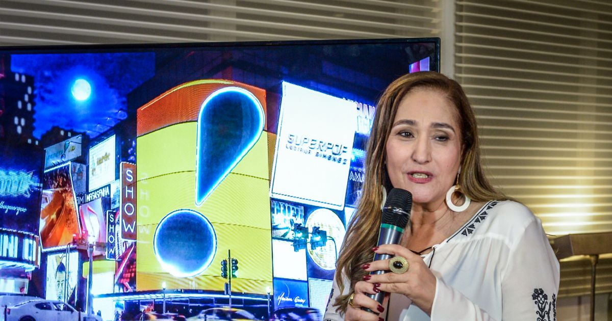 A cada vez que levanta da cadeira para fazer propaganda, a ... A cada vez que levanta da cadeira para fazer propaganda, a ...
