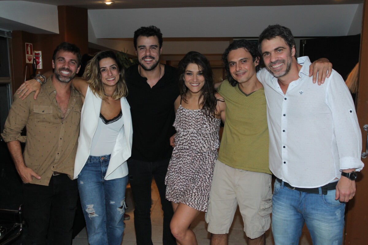 Foto: Marcelo Faria posa para as fotos ao lado da mulher, Camila ...