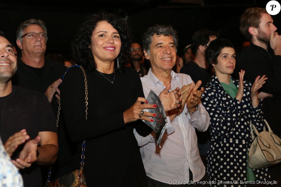 O casal Dadá Coelho e Paulo Betti aplaude o espetáculo - Purepeople