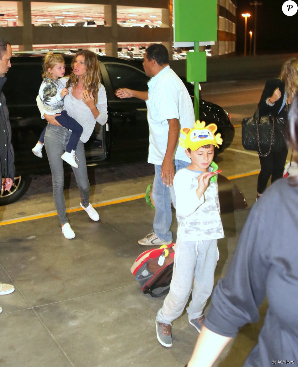 Gisele Bündchen esteve no Brasil em agosto com os filhos, Benjamin e ...