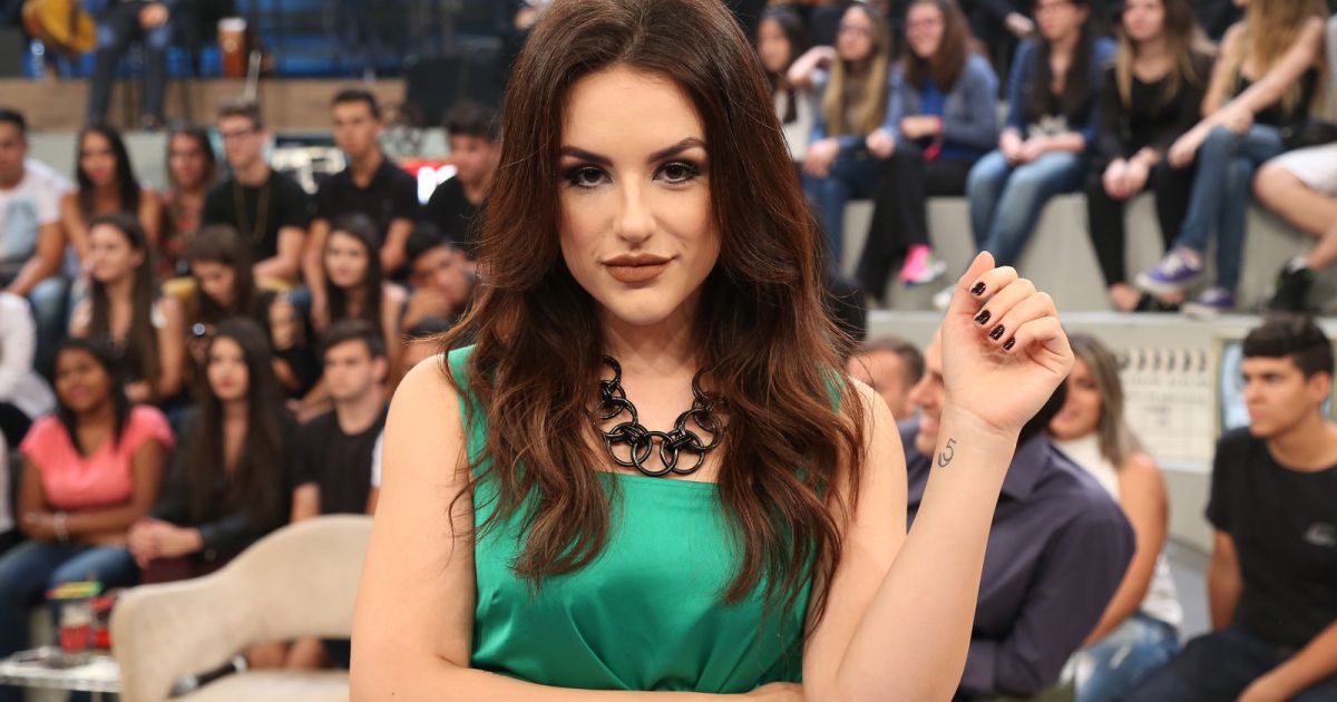 Kéfera Buchmann revelou algumas curiosidades sobre si em entrevista a ...
