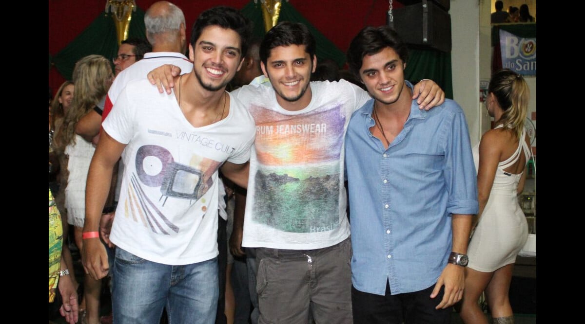 Foto: Rodrigo Simas e Bruno Gissoni posam no aniversário de 20 anos do ...