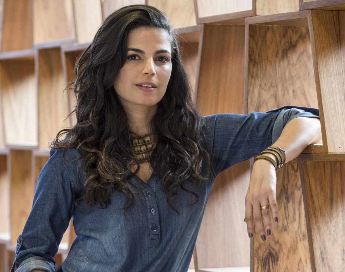 Foto: Emanuelle Araujo postou foto dando beijo em namorado após rumor de romance com Andréia ...