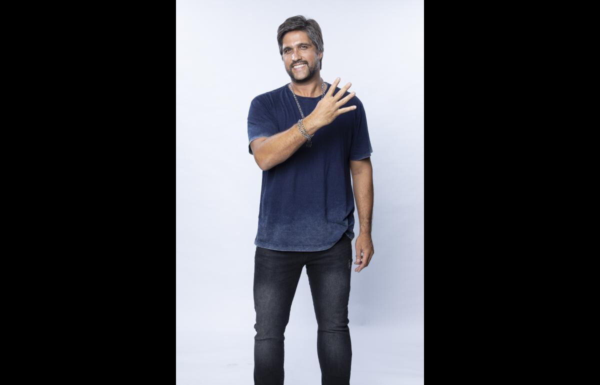 Foto: Victor Chaves vai participar como jurado do programa 'The Four ...