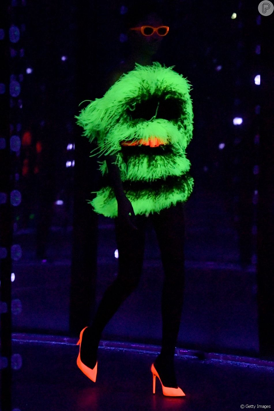 Neon mode on! Saint Laurent aposta em roupas, sapatos e acessórios ...