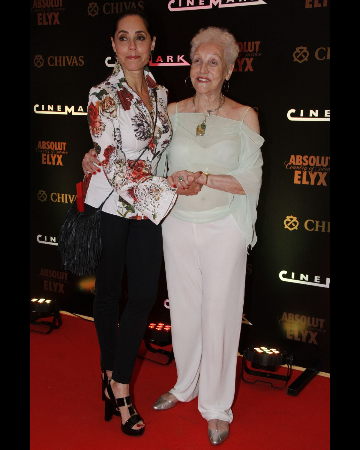 Foto: Para a inauguração, Christiane foi acompanhada da mãe, Nonah ...