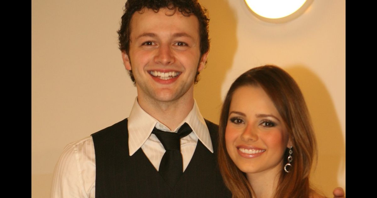 Sandy com seu marido Lucas Lima: Blush marcado e boca nude - Purepeople