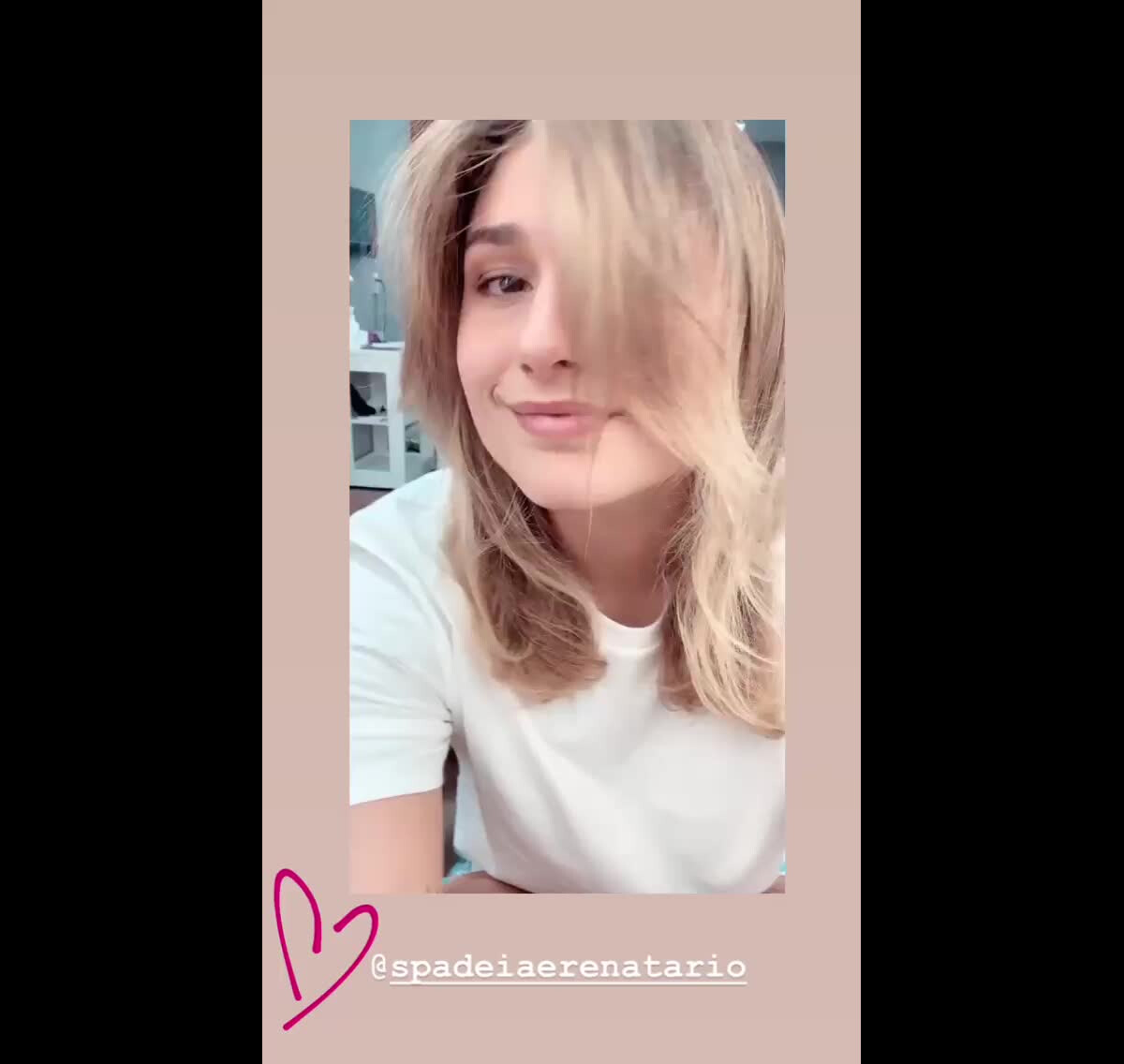 Vídeo: Sasha Meneghel cortou o cabelo na companhia da amiga, Bruna ...