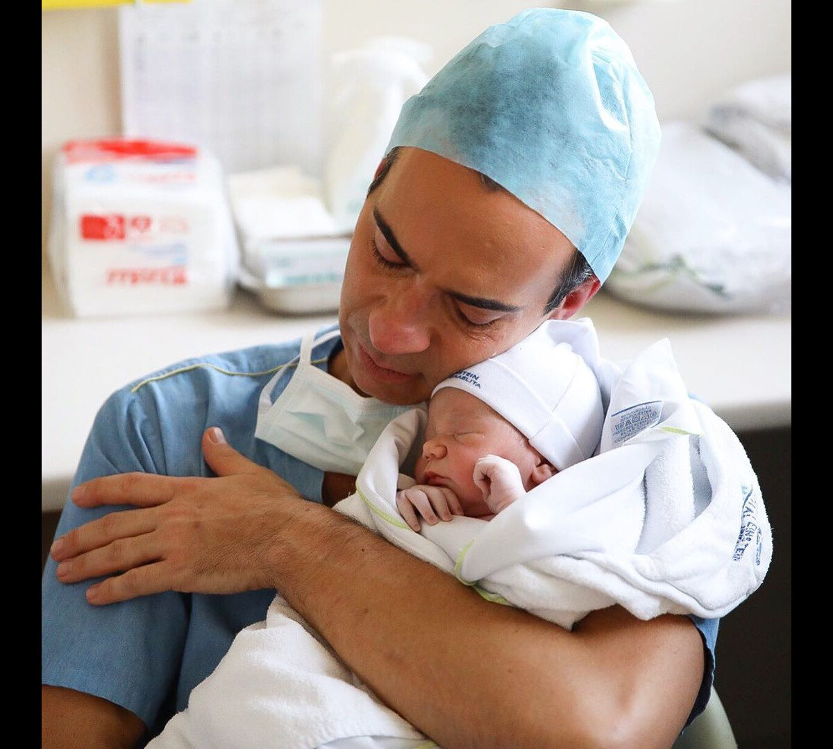 Foto: Cesar Tralli compartilhou foto emocionante com a filha, Manuella ...