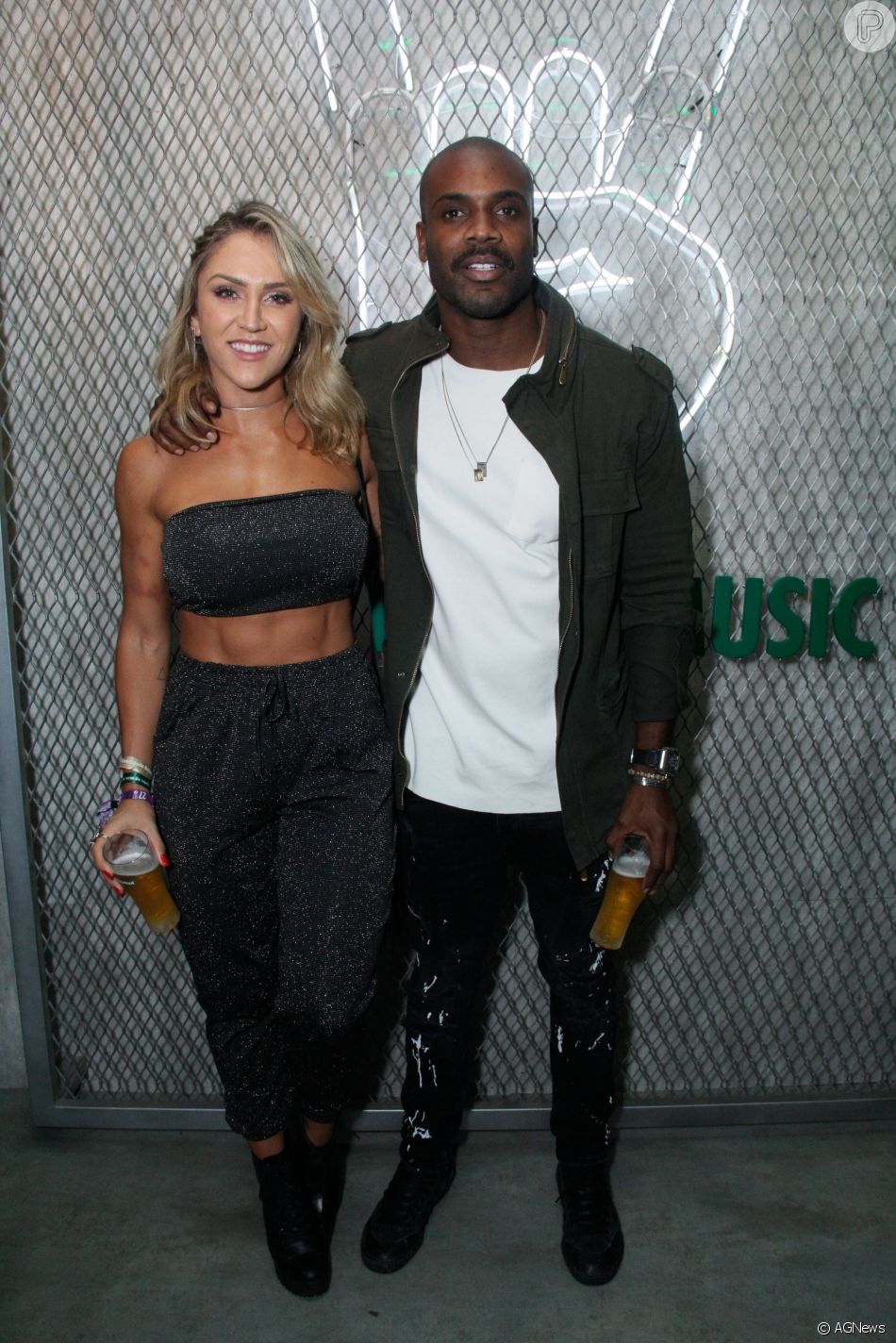 Rafael Zulu assume namoro com a musa fitness Aline Becker no Rock in Rio - Purepeople