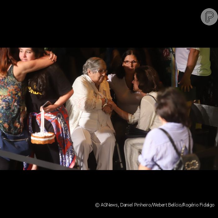 Mãe de Jorge Fernando foi consolada por Marieta Severo no velório do ...