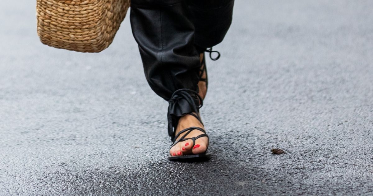 Sapato da moda 2020: o truque de estilo para deixar a sandália hit da ...