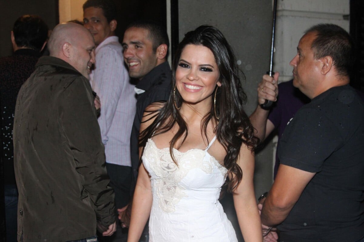 Foto: A bailarina Ana Flávia escolheu um vestidinho branco para ir ao ...