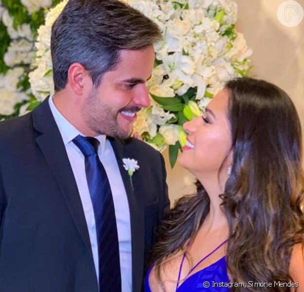 Simone, sem make, entrega detalhes de casamento de 7 anos em vídeo com ...