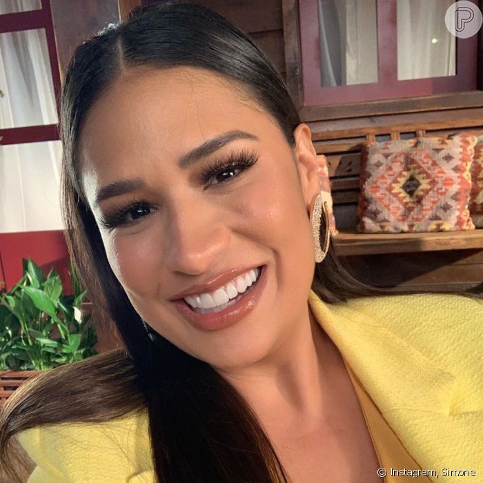 Dupla de Simaria, Simone combina maiô com calça branca com ...