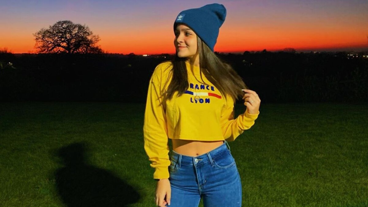 Foto: Mel Maia faz festa em casa com família - Purepeople