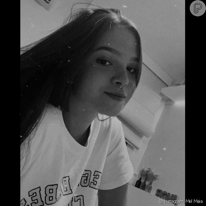Mel Maia usa piercing no nariz em aniversário - Purepeople