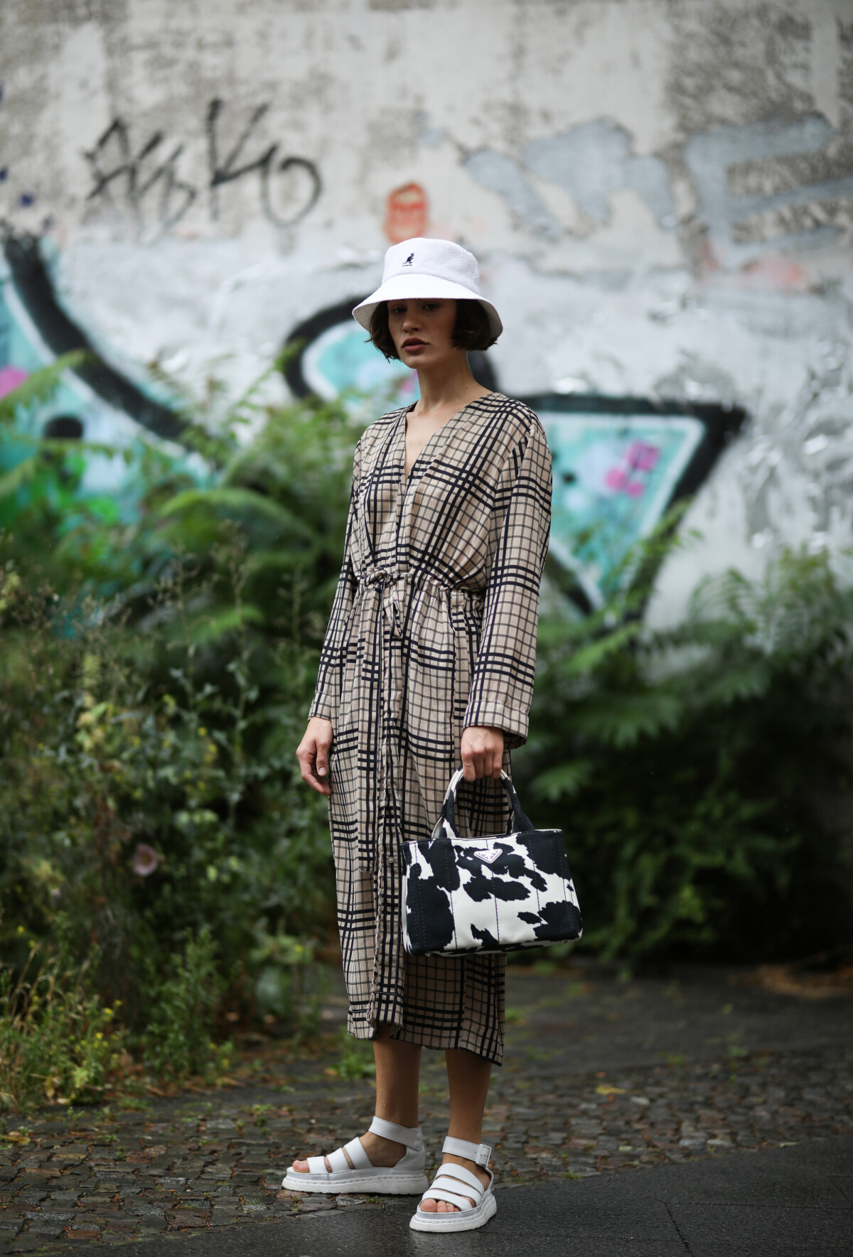 Foto: Chunky Sandals são elegantes em tons de branco - Purepeople