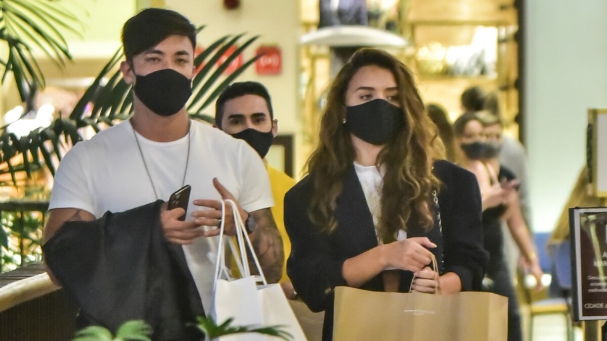 Foto: Rafa Kalimann e Daniel Caon são flagrados em dia de compras em ...