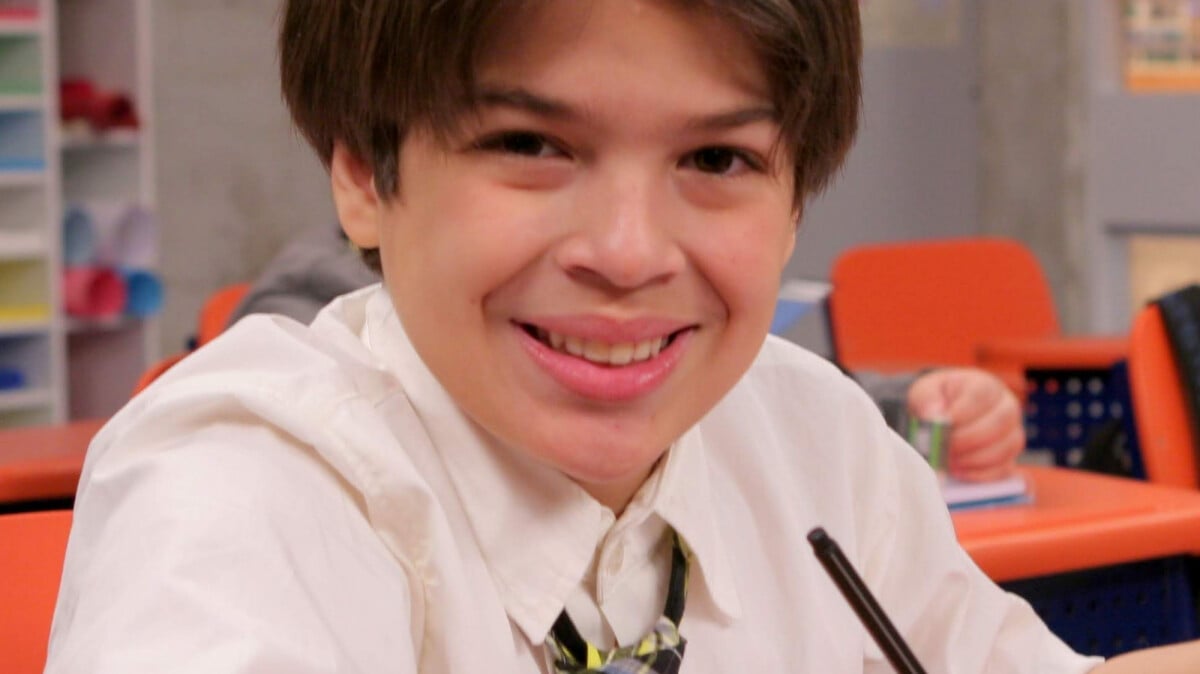 Foto: Lucas Santos, Paulo de 'Carrossel', surgiu beijando a namorada em clipe - Purepeople